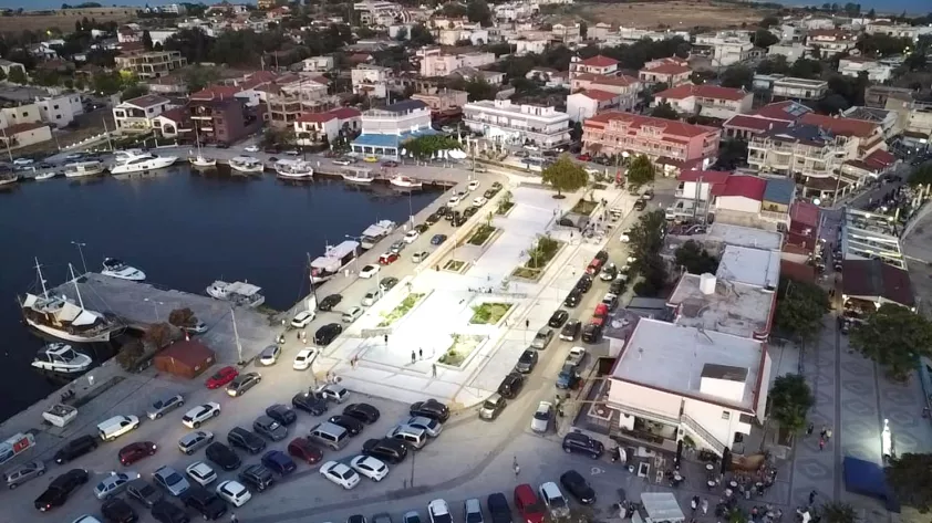 Τέλος η στάθμευση περιμετρικά της νέας πλατείας Φαναρίου | xronos.gr